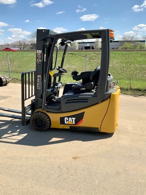 Pre-Owned Equipment - Electric Forklift - Miami Industrial Trucks